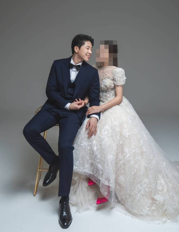 열애설없이 깜짝♥결혼 발표한 빈센조배우웨딩화보속 드레스 어썸클