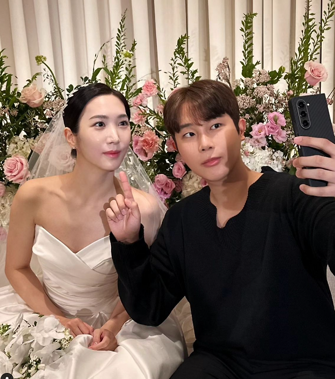 깜짝결혼♥발표로 소식 전한 최정상걸그룹 출신본식현장 공개 어썸클