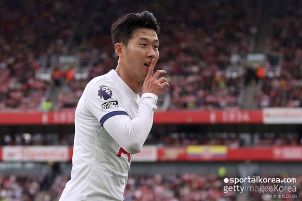 ‘손흥민만 남고 다 떠났다 Son 홀로 토트넘 남아 왕이 됐다 ‘epl 무패 1위 영광 만끽 중