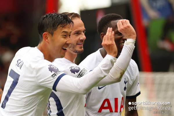 ‘손흥민만 남고 다 떠났다 Son 홀로 토트넘 남아 왕이 됐다 ‘epl 무패 1위 영광 만끽 중