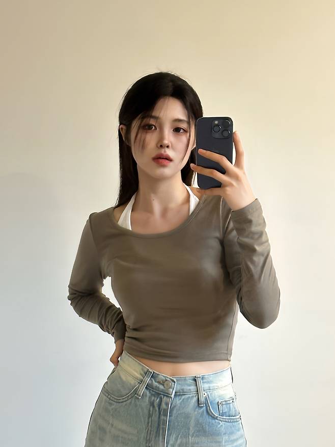 아우터 안에 입어주면 좋을 슬리브리스 코디 3 파이베트