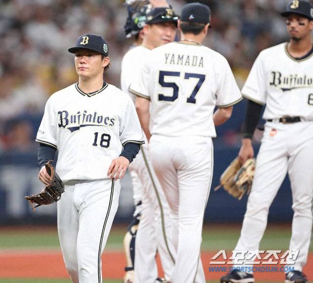 재팬시리즈 1차전 5.2이닝 7실점…3년 연속 첫 경기 선발 '2패', 시속 159km '괴물' 야마모토 커브 난조에 또 굴욕