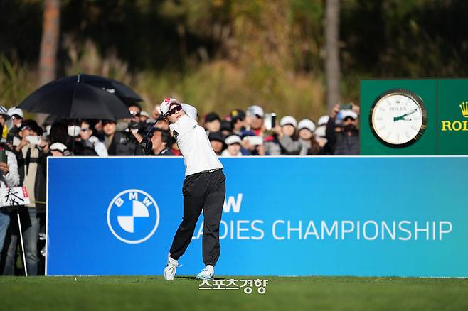 ‘유이한 60대타 김효주와 티띠꾼의 평균타수 1위 전쟁 수싸움도 치열