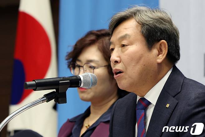 발언하는 석정훈 대한건축사협회장