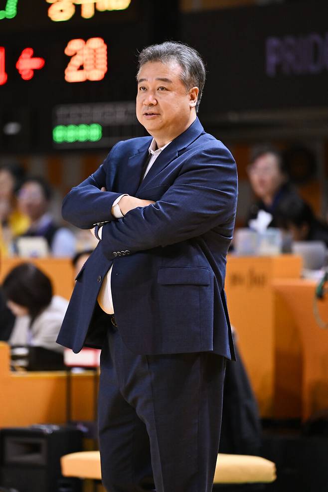 경기 후 김완수 Kb 감독 아쉬움이 남는다” 임근배 삼성생명 감독 잊어버리고 다음 경기를 잘 준비하면 좋겠다”