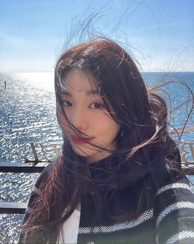 김연아 훌쩍 떠난 부산여행바닷바람 머리 산발 팬들 심장 터질뻔 패션엔