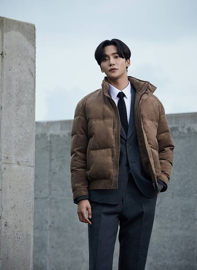 로운 추위 녹이는 포근한 겨울 핏 따라하고 싶은 헤비 아우터 겨울룩 패션엔