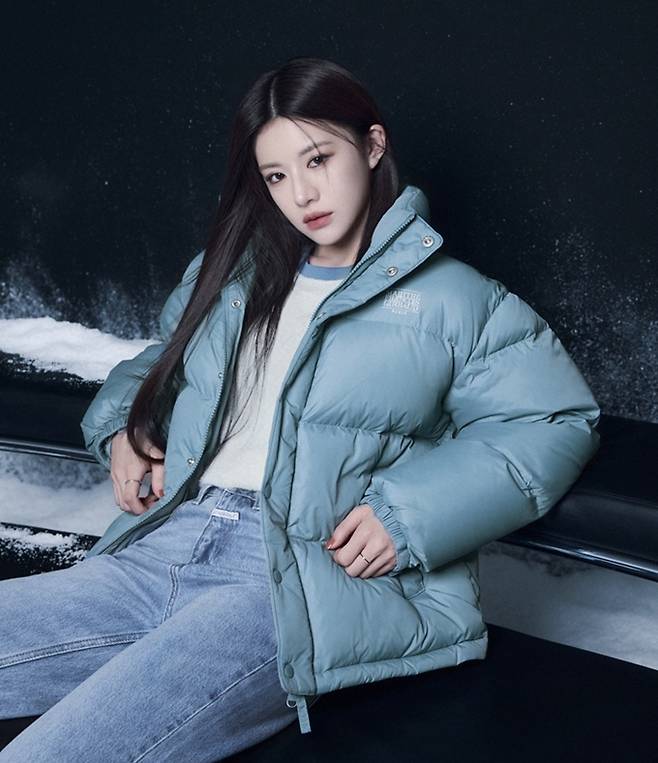 고윤정 ‘환혼의 그녀 뭘 입어도 로맨틱 무심한 눈빛의 로맨틱and시크 겨울룩 패션엔