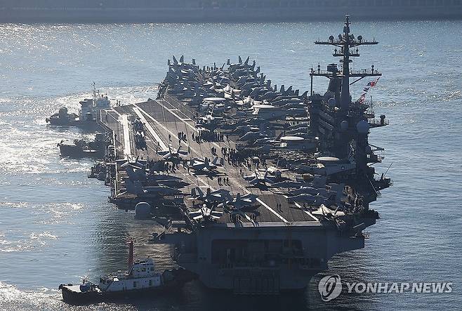 北정찰위성 3차 발사 임박 속 美핵추진 항모 칼빈슨함 부산 입항