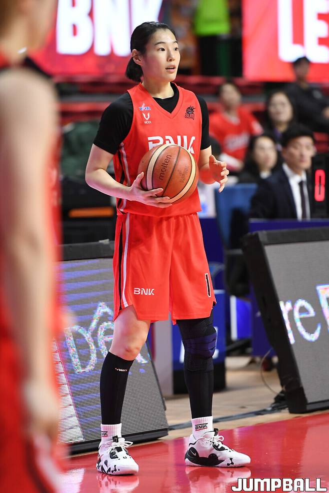 [JB포토] BNK썸 박다정 '누구에게 패스해줄까'