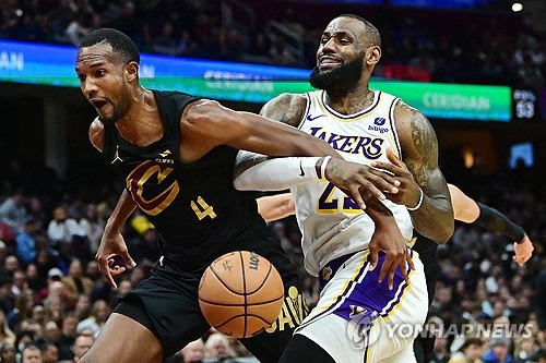 오늘의nba 앤서니 데이비스 시즌 최다 32득점 올리며 레이커스 클리블랜드 제압 르브론 22득점 활약