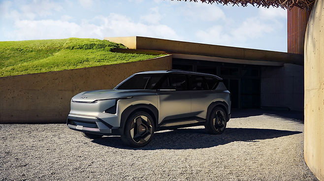 “정말 믿기지가 않죠”.. 기아 EV5 가격 공개, 2700만원부터 | 위드카