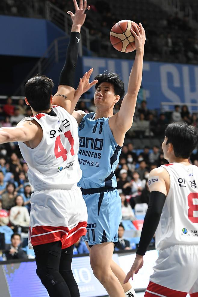 게임 리포트 깜짝 활약 ‘이적생 김민욱 부담과 믿음 그리고 보답