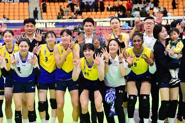 ‘19점 카메룬 특급의 친정 사냥 대성공 현대건설 Gs칼텍스 꺾고 3연승→1위 흥국생명 맹추격