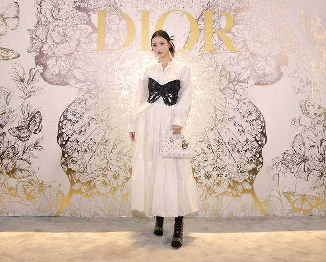 뉴진스 해린·차은우·김민하 홍콩 홀린 K스타 3인방 예술적인 드레스핏 패션엔