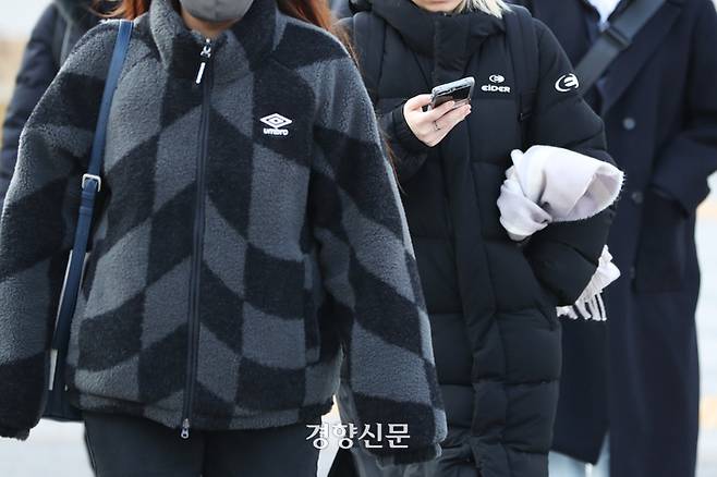 다시 찾아온 찬 바람··· 계속 추워요” 정동길 옆 사진관