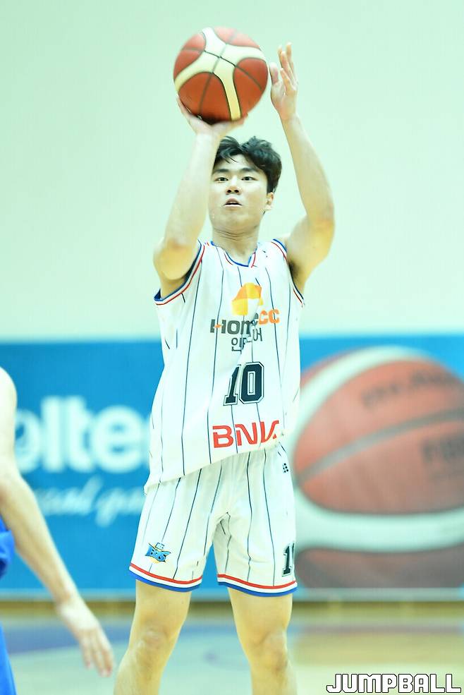 [JB포토] D리그, KCC 이주영 '집중'