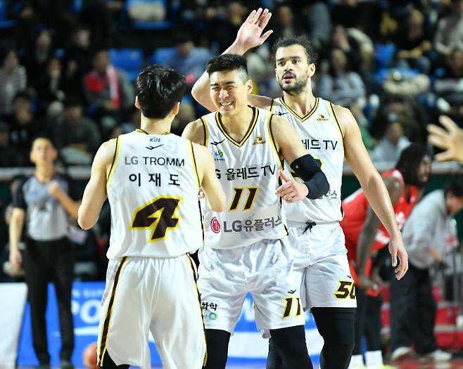 행운 아니냐 백보드 3점슛 폭발에 Lg 이재도와 조상현 감독 모두 놀랐다