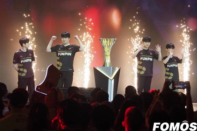 [PGC] 맛 좋은 첫 치킨 챙긴 V7, 그랜드 파이널 1일차 선두(종합)