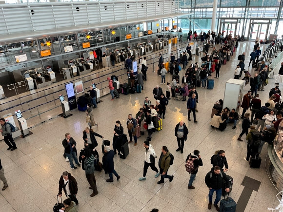 독일 뮌헨공항 마비 한국인 수십명 발 동동”유럽 전역에 폭설 피해