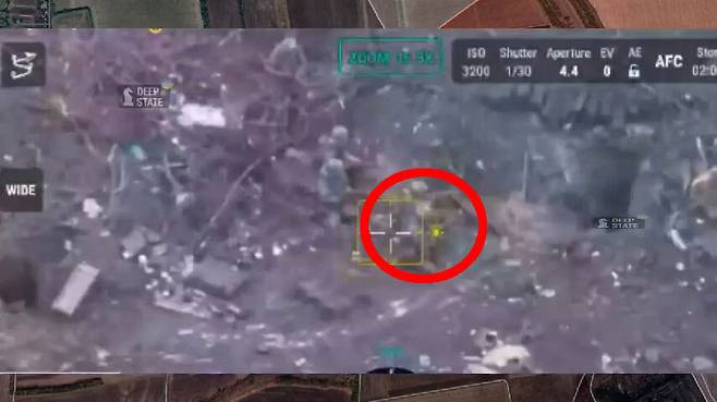 러 軍 우크라 병사 2명 항복하는데 ‘사살정찰 드론에 찍혀 영상