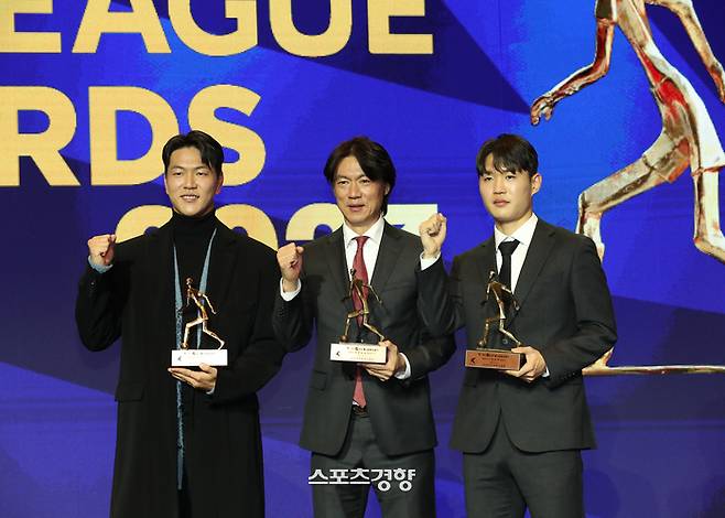 두 시즌 연속 감독상 홍명보 감독 감독상 예상 못해 3연패 도전은 누군가의 강한 저지를 넘어야 할 것”