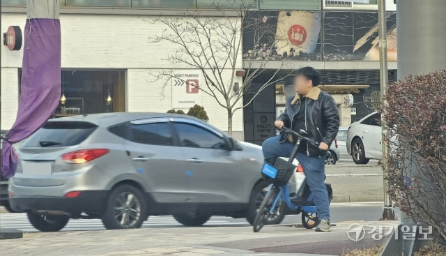 여기에 왜 차량이”‘위험천만 자전거 도로 현장 그곳and