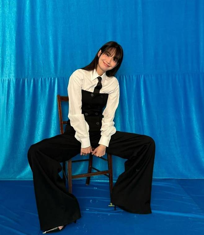 러블리의 의인화 신민아 앞머리 스타일링 헤어핏