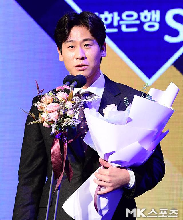 ‘유격수 Gg 언더독 표심 수비·주루로 출렁였을까박찬호 데뷔 첫 골든글러브 운명의 날 다가왔다