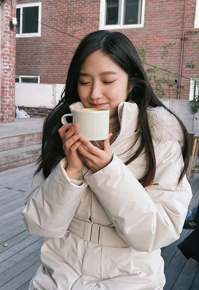 이혜성 아나 패딩 핏은 완벽 커피는 위기 일발 반전 허당미의 롱 패딩룩 패션엔