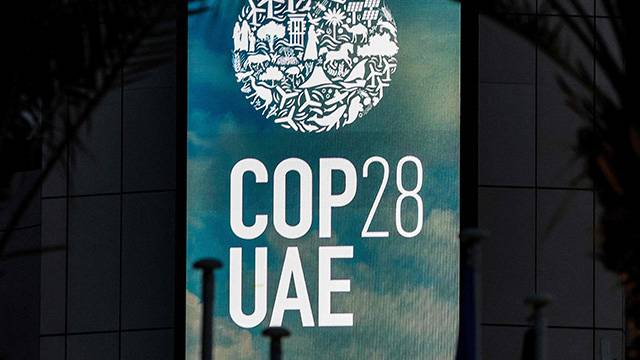 COP28 폐막일 넘겨 논의 지속…“화석연료 퇴출 견해차”