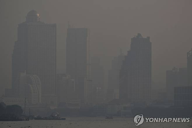 태국 대기오염 급속 악화공원에 깨끗한 공기 제공 부스 등장