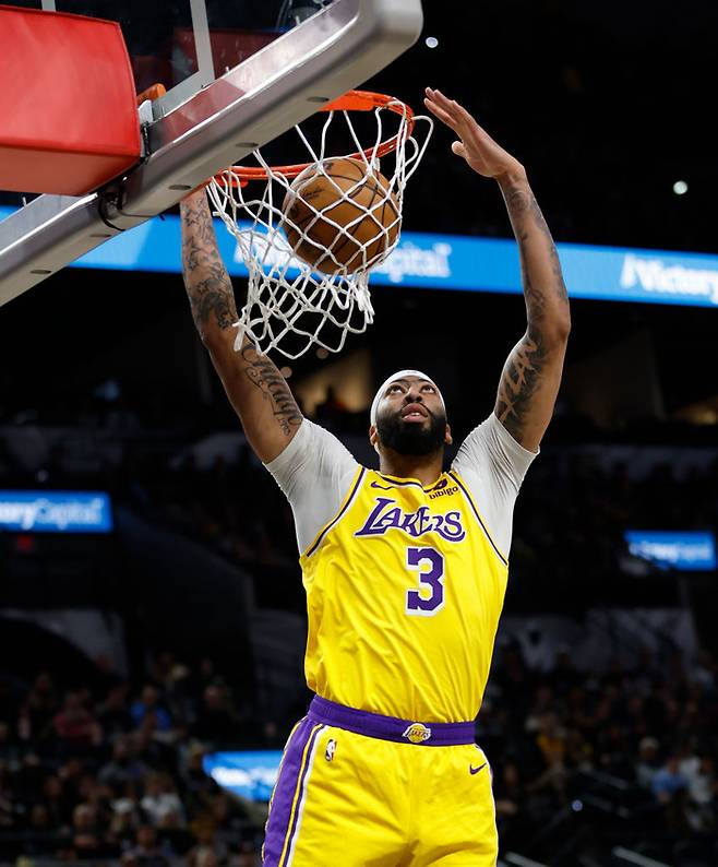 ‘ad 37p 10r 4s 레이커스 웸반야마 분전한 샌안토니오에 신승 Nba