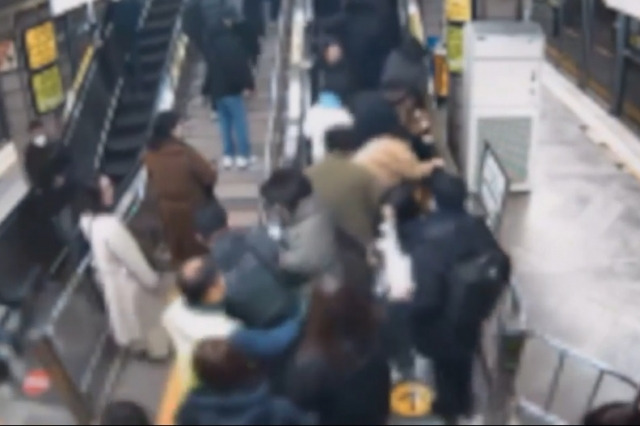 경복궁역 에스컬레이터 역주행 영상…서울 절반이 ‘노후