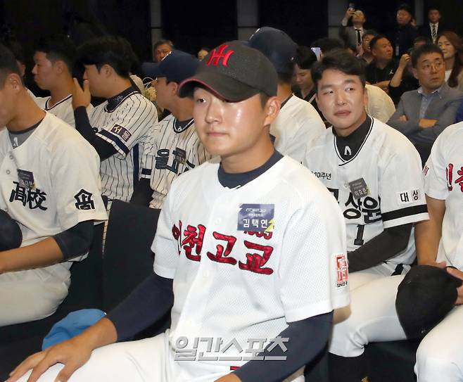 Bears 아닌 인천고교 유니폼 다시 입은 김택연 학생 마지막 시상식 뜻깊게 맞고 싶었다