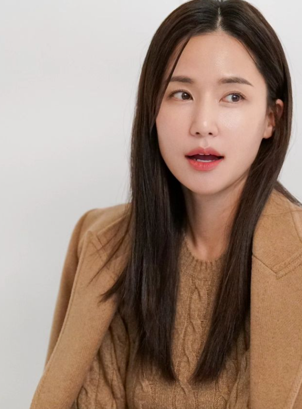 결혼 4년♥만에 임신한 40살 여배우출산후 첫 화보 아름다워드레스룩 어썸클