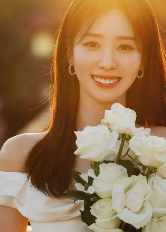 열애설없이 깜짝♥결혼 발표한 연예인웨딩화보속 웨딩드레스 어썸클