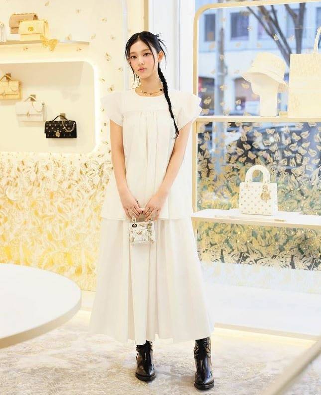 뉴진스 해린 밖은 추운데 봄이 온 듯 청초한 17세 소녀 화사한 여신룩 패션엔