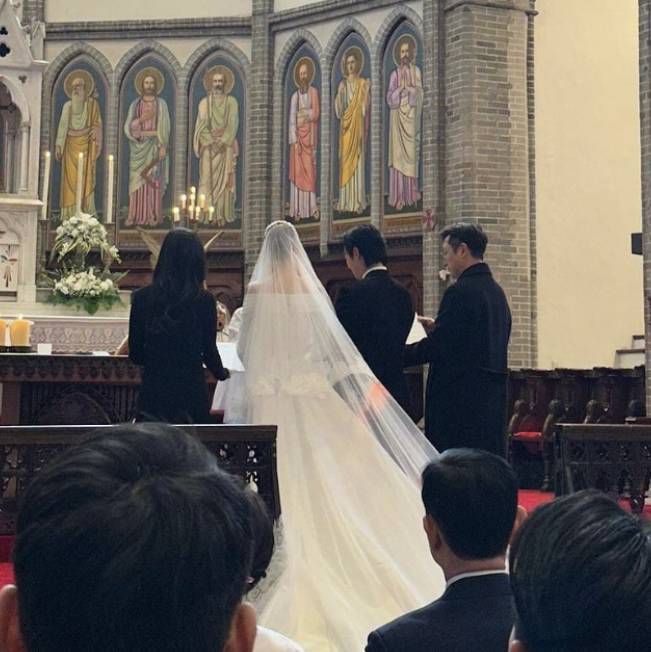 오랜 기간 열애하더니 드디어 결혼♥한 커플본식현장속 웨딩드레스 어썸클