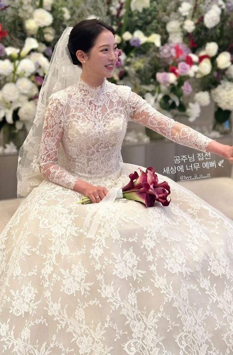 조용히 공개열애하더니 결혼♥발표한 7살연상연하 커플본식현장속 웨딩드레스 어썸클