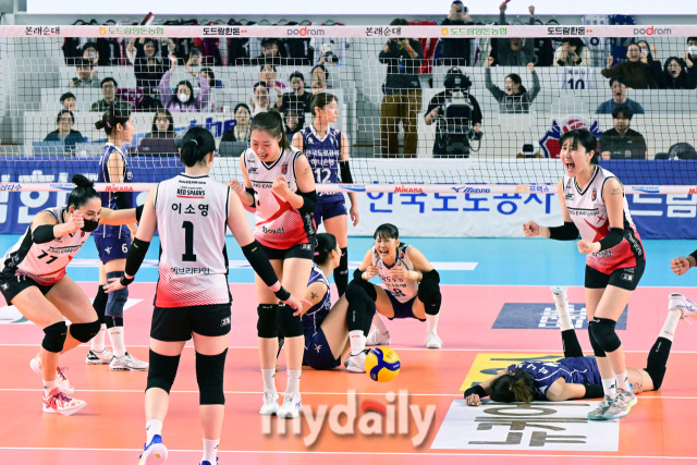 우리 한송이 좀 잘 부탁드려요 새해 첫 날 코트에서 만난 자매 훈훈한 새해 덕담으로 첫 인사 곽경훈의 현장