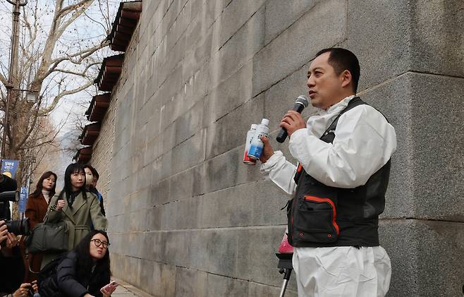 경복궁 낙서 싹 지웠다8일·234명·1억