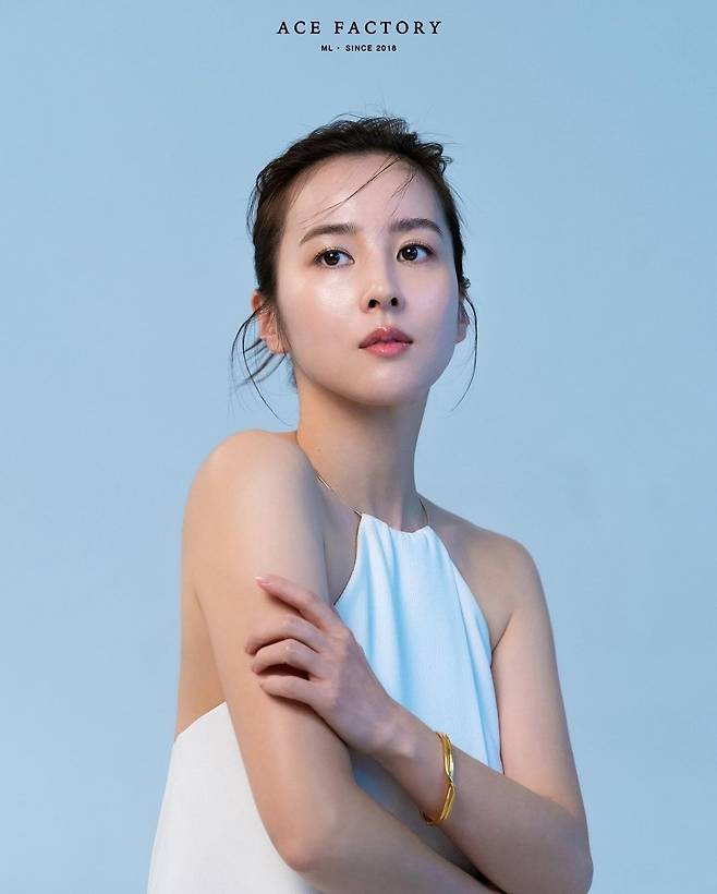 한혜진 ‘반박 불가‘ 여신의 물광 피부 홀터넥 블라우스 슬랙스 니트 패션 스타와 패션