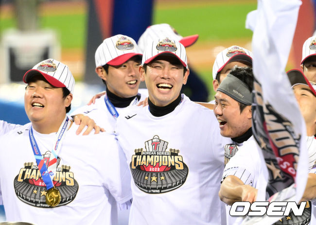 풀타임 4시즌→5억, 3년 뛰고→3억, 97순위 복덩이→2억…'29년 만에 우승' LG, 누가 연봉 대박 터뜨렸나