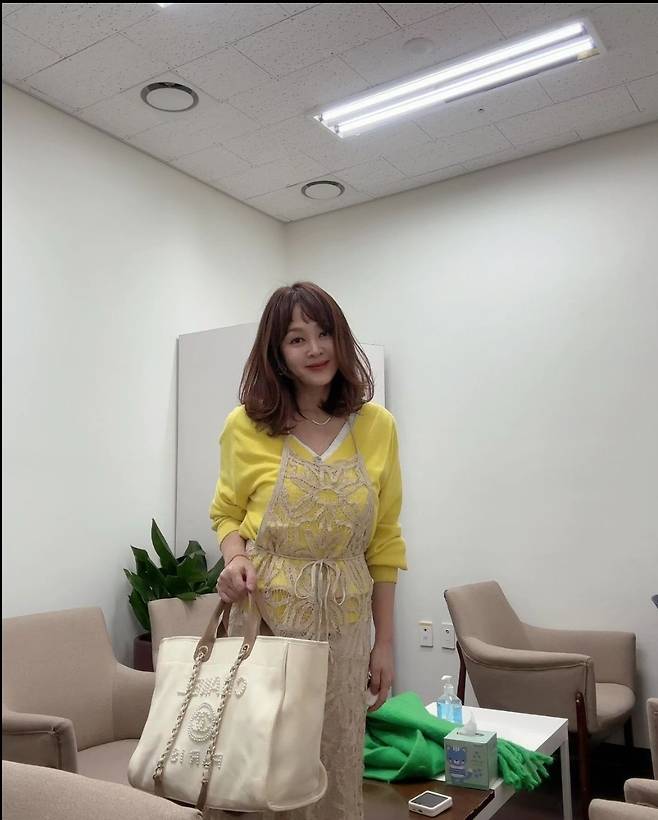 이승연 아끼는 앞치마” 우아한 자태 뽐낸 니트 머플러 앞치마 패션 스타와 패션