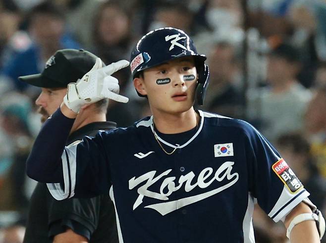 1군 풀타임 대표팀‘신데렐라 같았던 2023년과 그리고 2024년 롯데 윤동희 부담감은 독이 될 뿐 생각을 비울래요