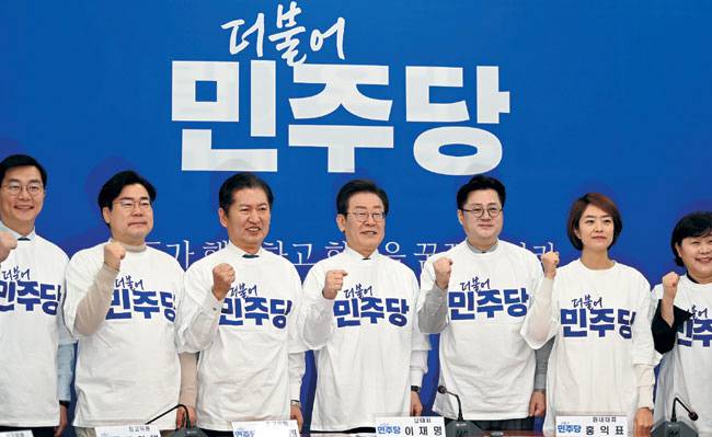 민주 8년 만에 로고 교체 ‘원조 민주당 정체성 강조