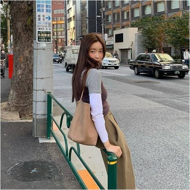 연예인들 사이에서 핫한 ‘더 로우 가방 총정리 가지뉴스