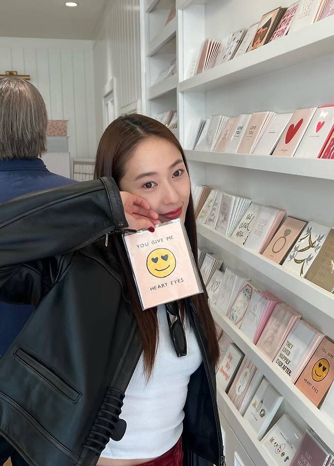 이국적인 분위기 정수정 헤어 컬러는 골드 브라운 고급스러운 가을 뮤트 스타일링 뷰티는 내운명