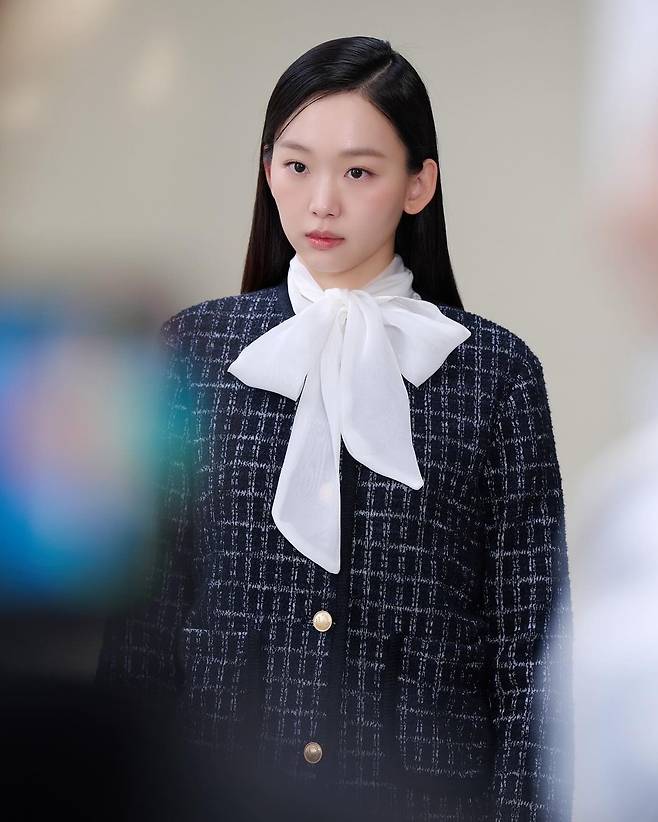 진기주 화보로 보는 2024 봄패션 공개 가디건룩 셔츠룩 라이프업